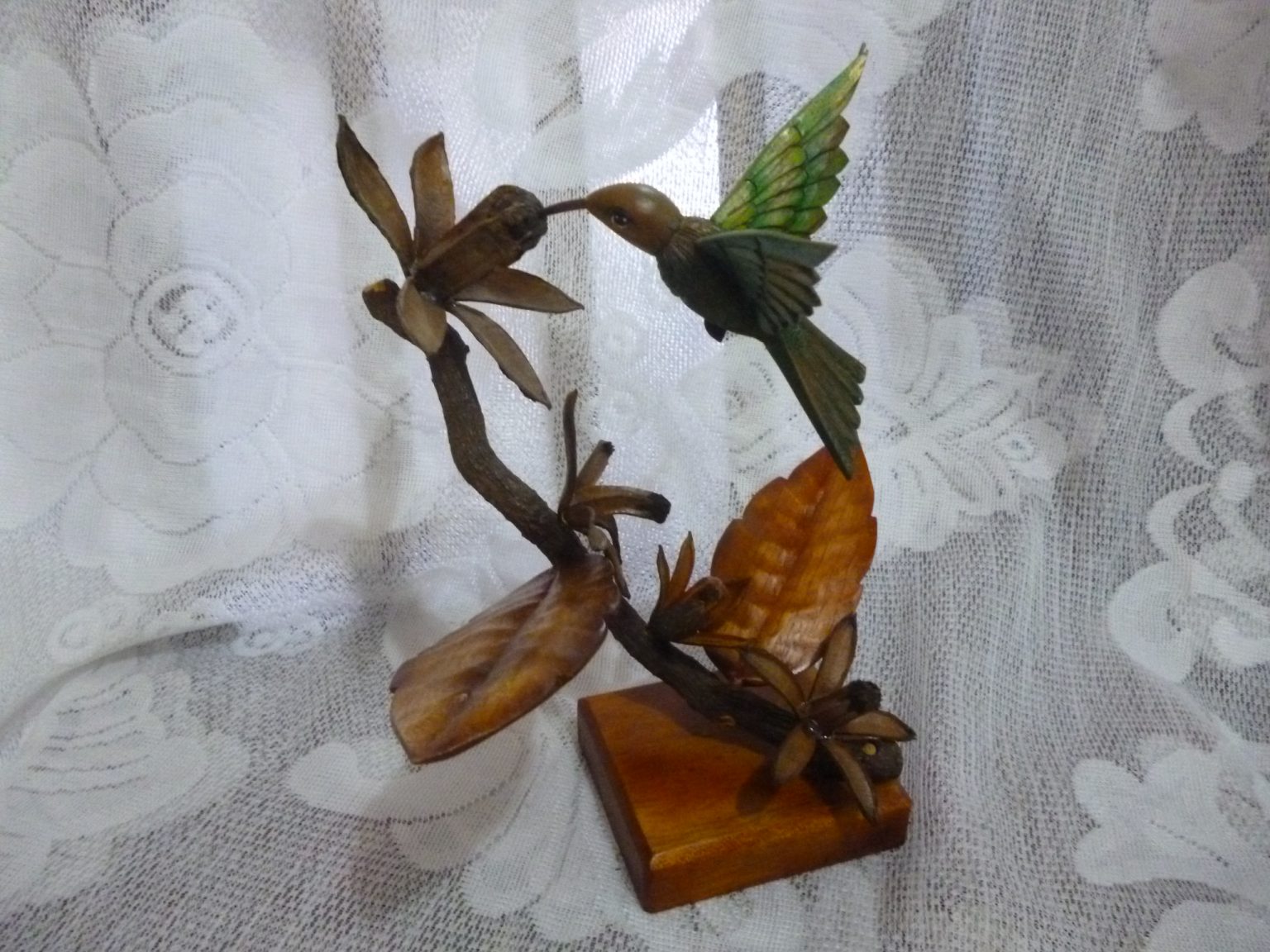 Colibrí en madera - Artesanías Ecuatorianas