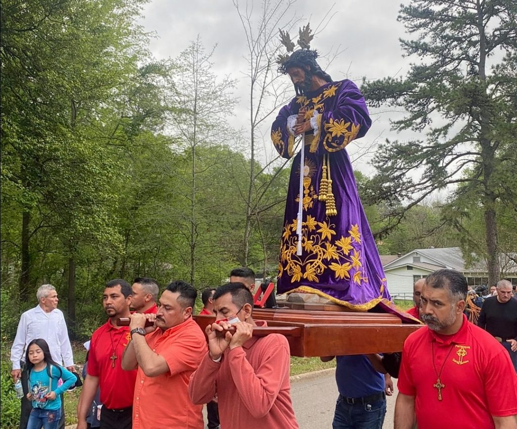 Cristo Nazareno y Virgen Dolorosa tallada en madera en procesión ...